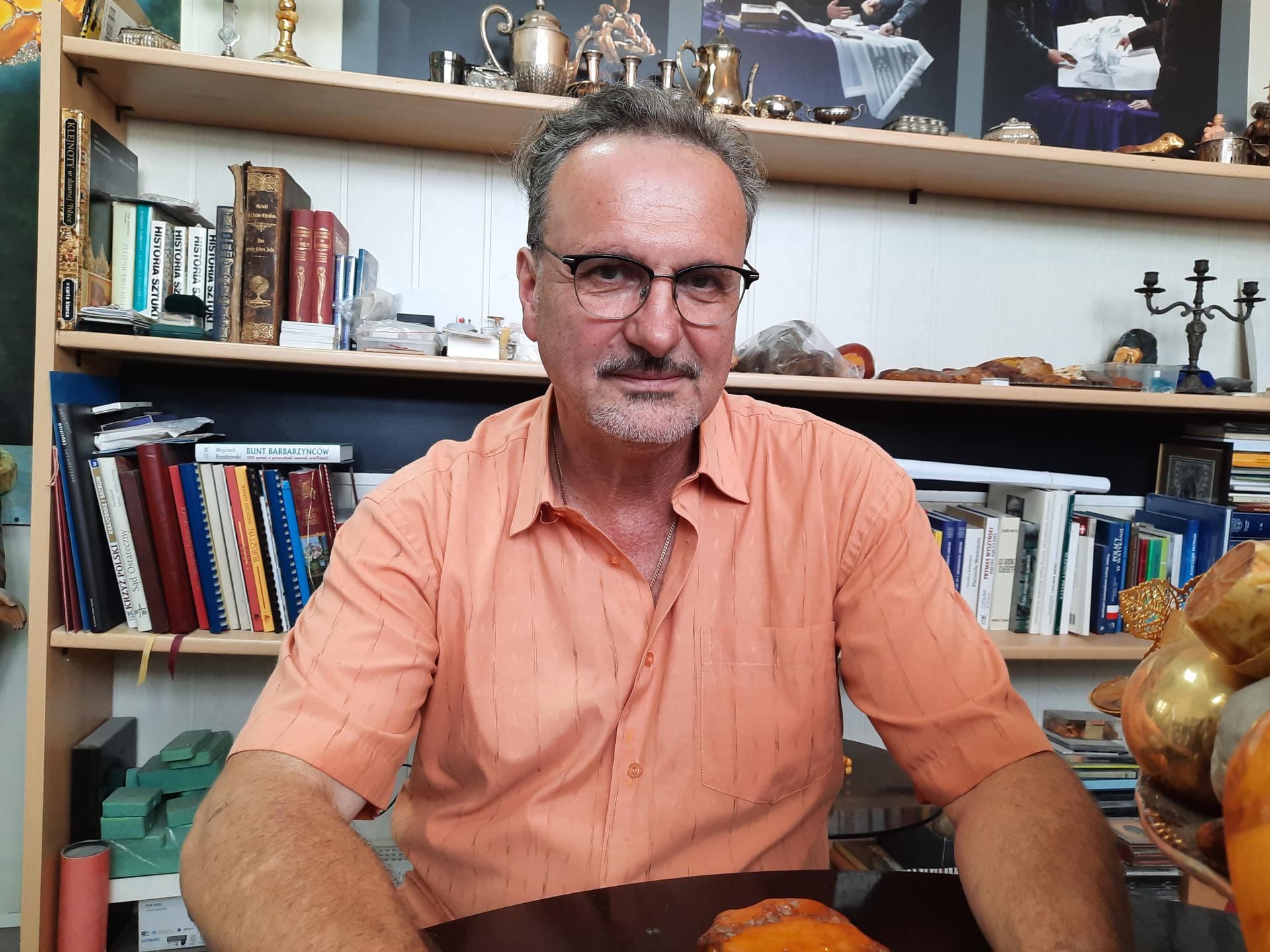 "W rytmie życia" z Mariuszem Drapikowskim, artystą bursztynnikiem ...