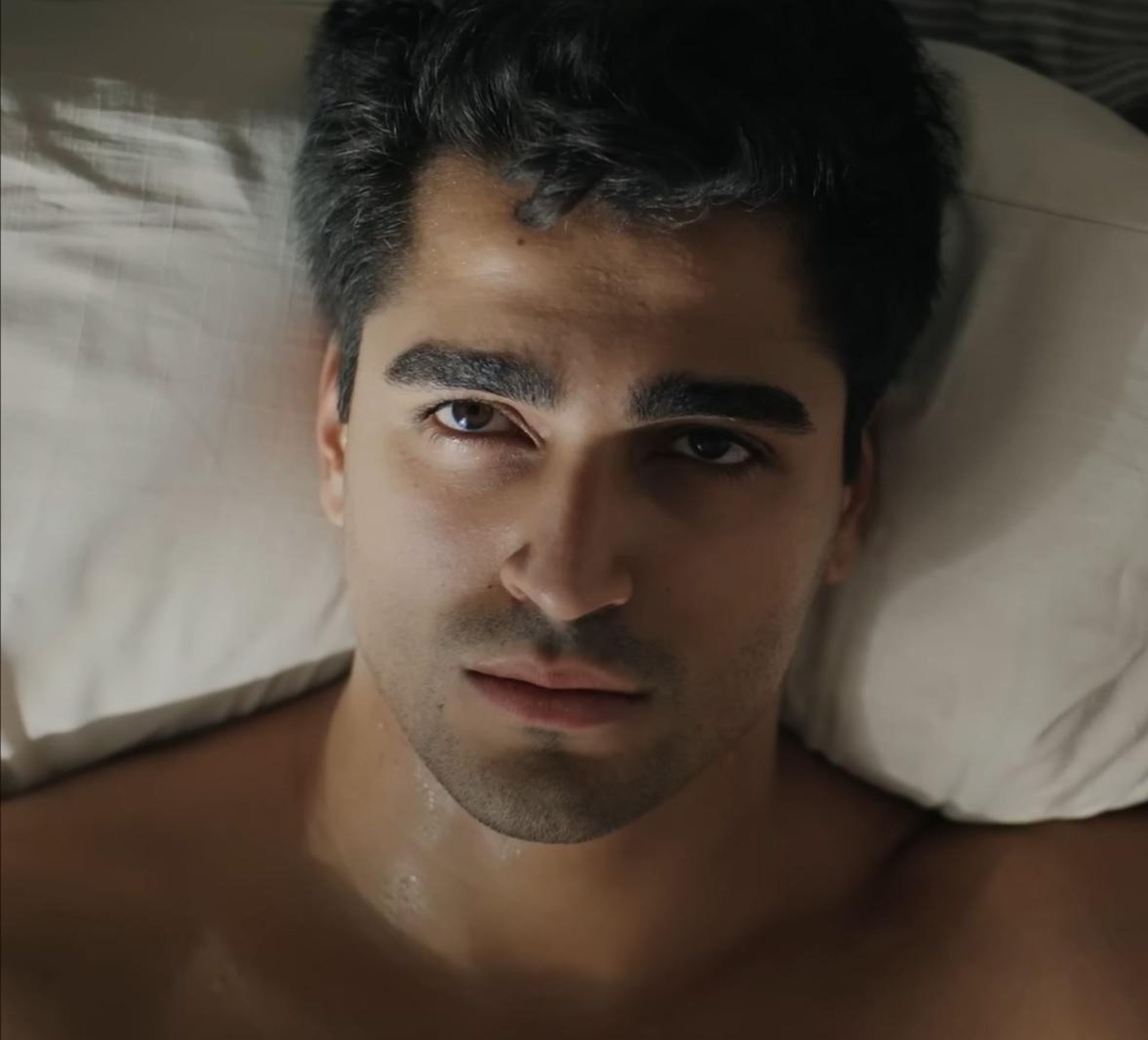 Złoty chłopak odc. 212, 213, 214, 215, 216 streszczenie. Do sypialni Hattuce ktoś podrzuca ...