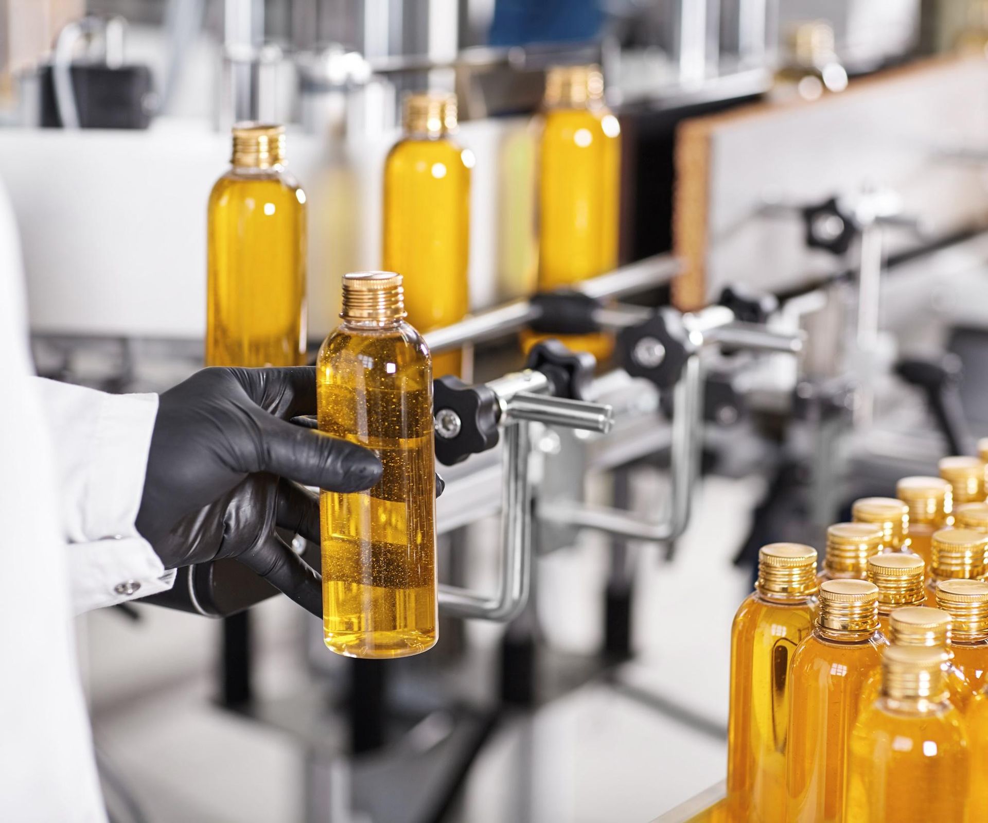 Kultowa marka Oriflame zamyka zakład w Polsce. Wszyscy pracownicy zostaną zwolnieni - Super Biznes