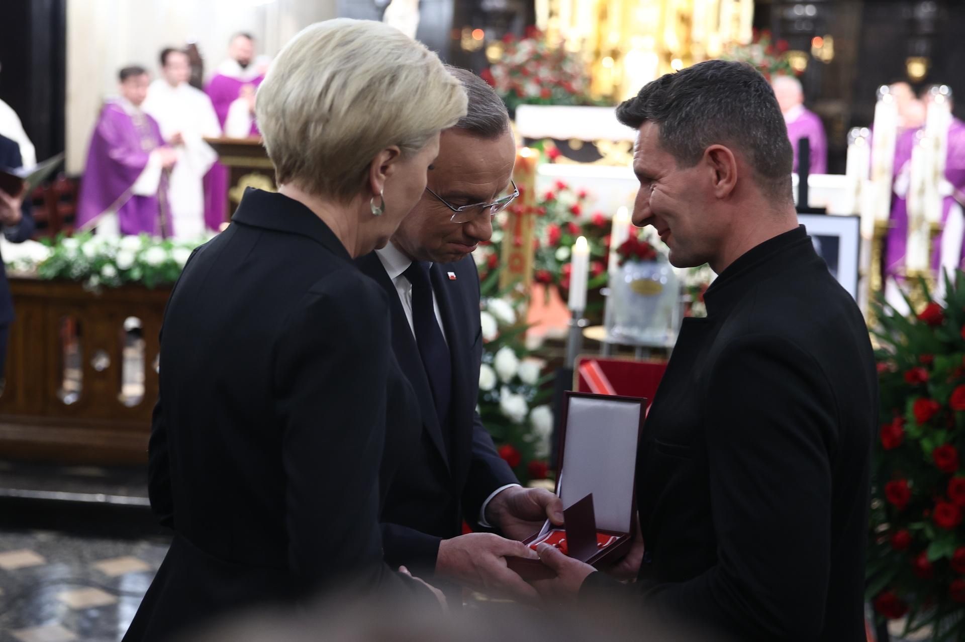 Andrzej Duda z żoną na pogrzebie Jacka Zielińskiego! Niesamowite sceny ...