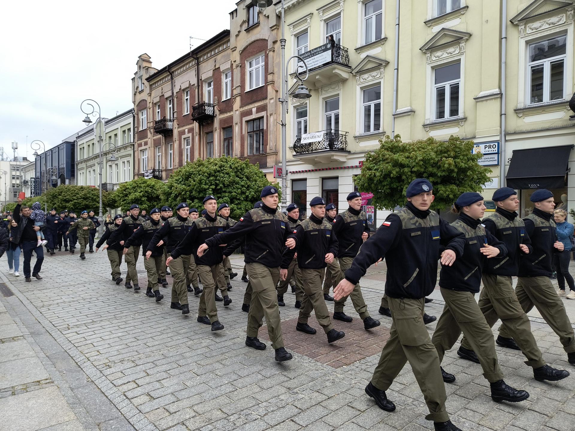 Tradycyjne ślubowanie klas mundurowych ZDZ w Kielcach. Galeria zdjęć - Kielce Radio ESKA