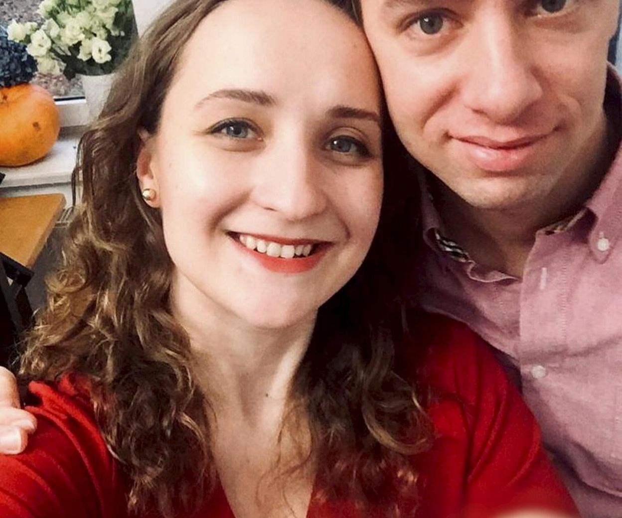 Tak mieszka Krzysztof Bosak! Stylowe biurko i święte obrazki [ZDJĘCIA ...