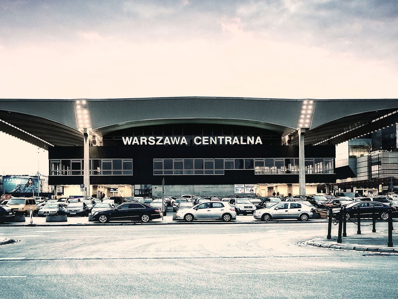 Awaria na kolei 7.12.2024. Wstrzymany ruch na stacji Warszawa Centralna. Duże opóźnienia ...