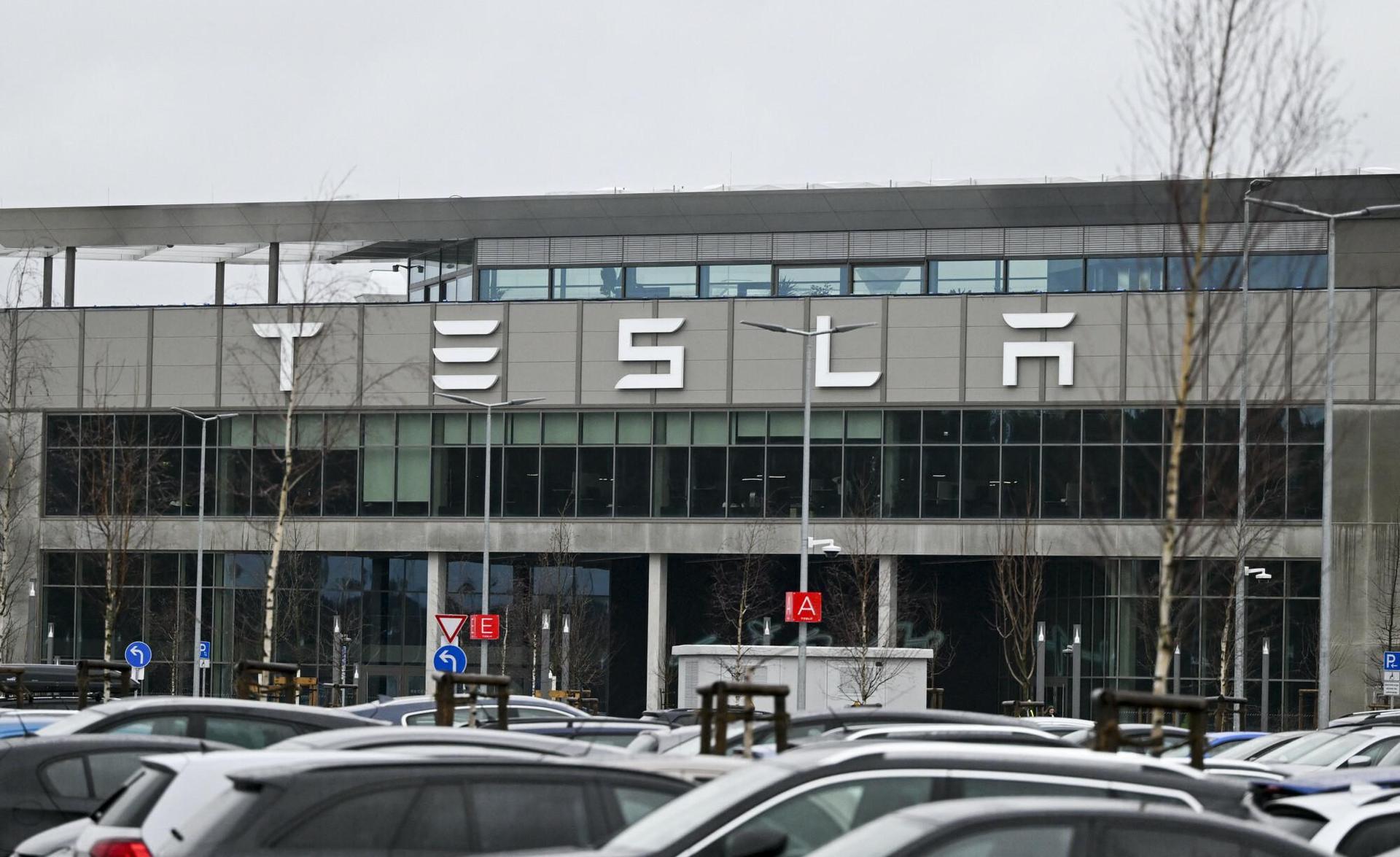 Fabryka Tesli pod Berlinem wstrzymała pracę. Winni są aktywiści ...