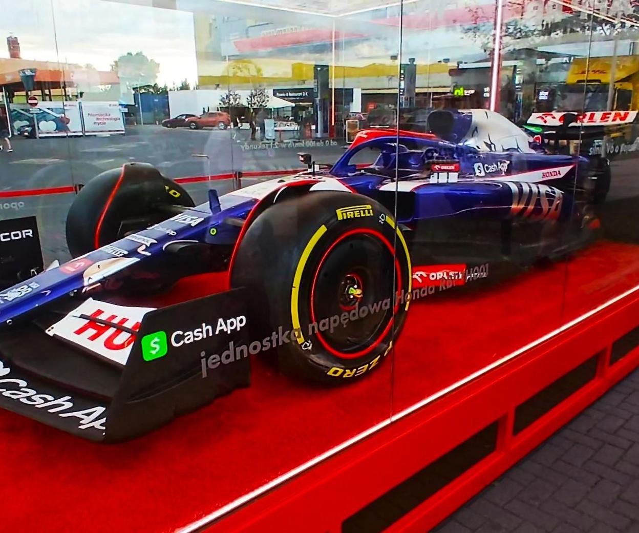 Rozpędza się do 370 km/h! Wart ponad 50 milionów złotych bolid Formuły ...