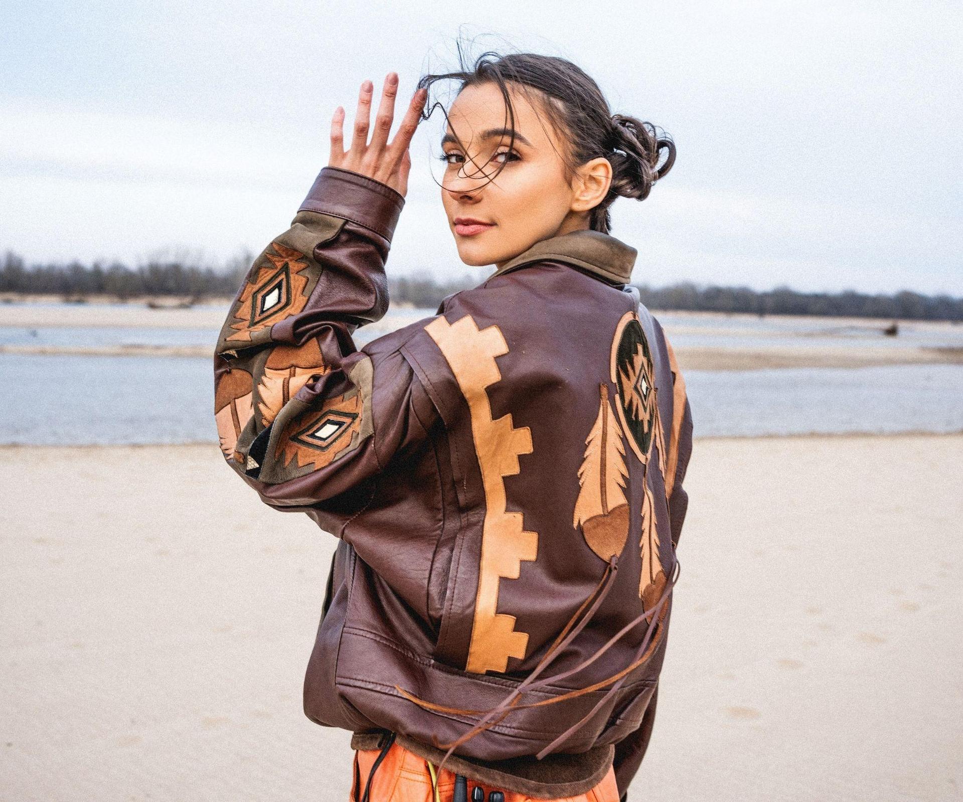 Carla Fernandes czaruje głosem w piosence "Chcę tu zostać". To będzie ...