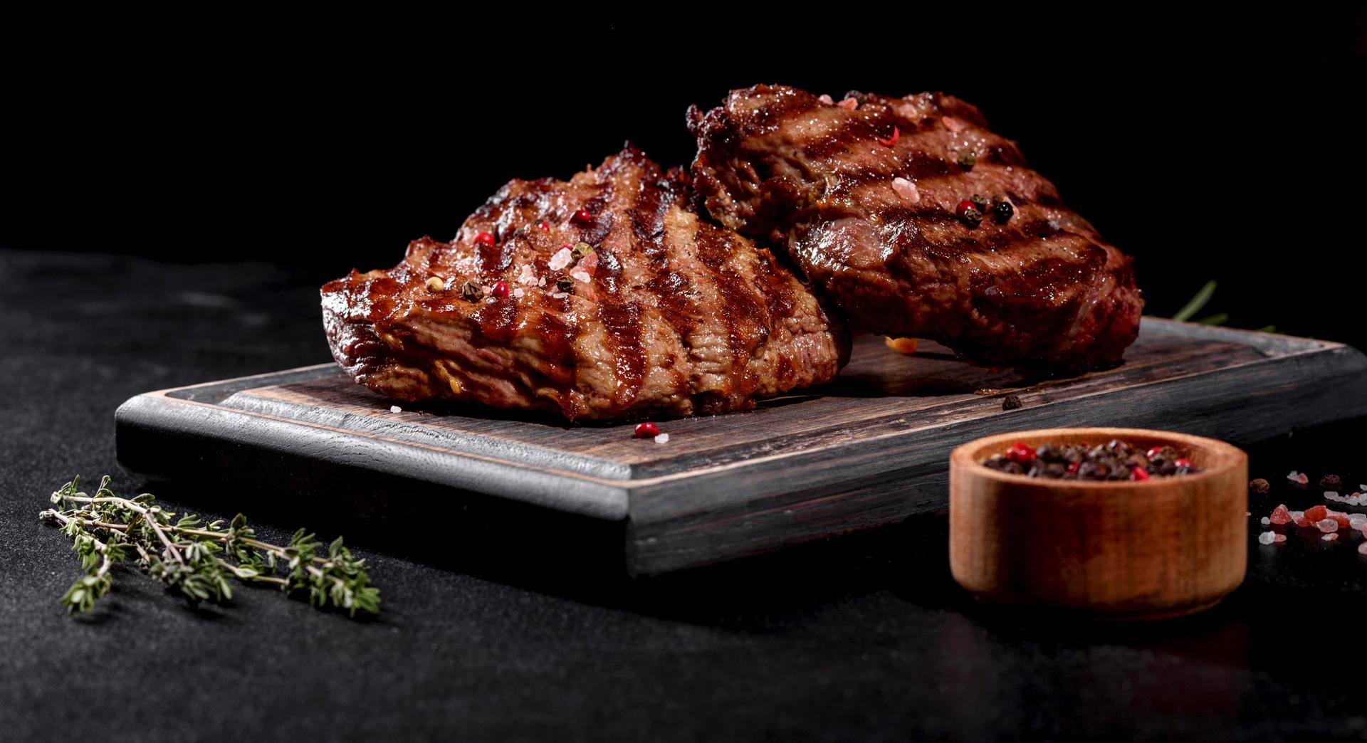 Niemal 700 zł za stek?! Restauracja przygotowała specjalne menu dla ...