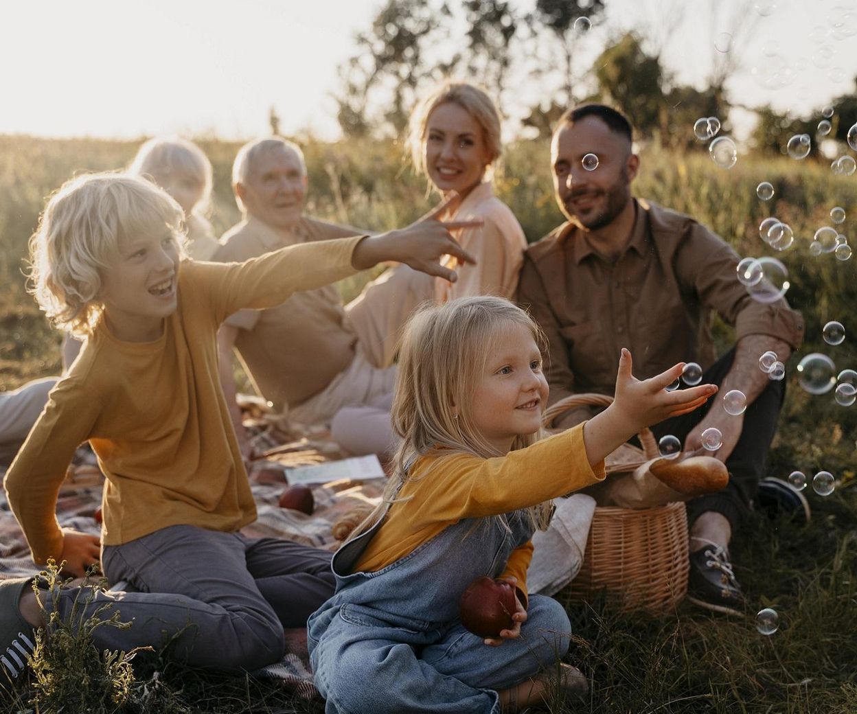 Program "Aktywny Rodzic". Nawet 1900 zł miesięcznie dla rodziców. Kto może liczyć na babciowe ...
