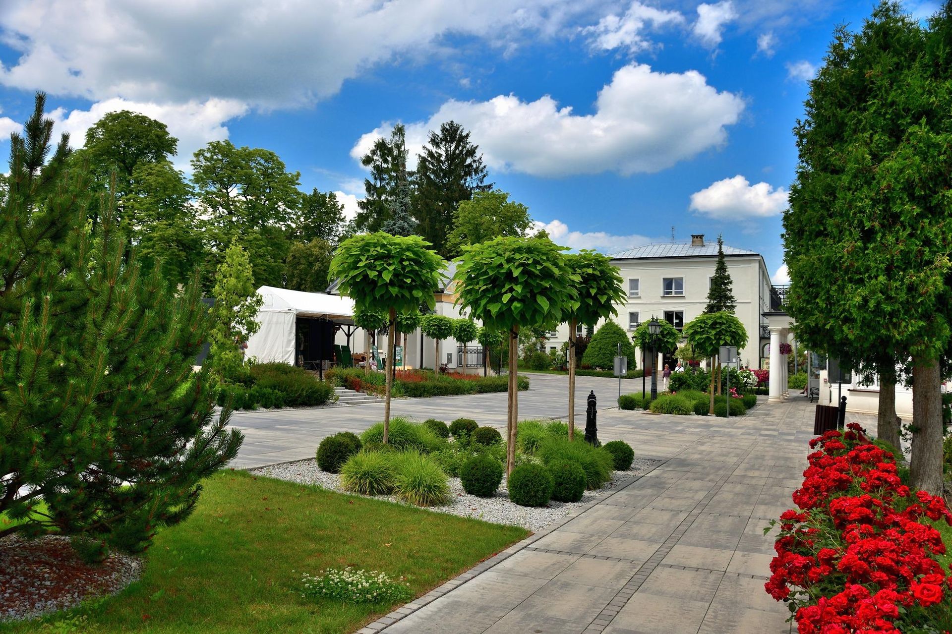 Ta świętokrzyska wieś zmieniła się w uzdrowiskowy raj. Tylko nieliczni znają jej prawdziwe ...