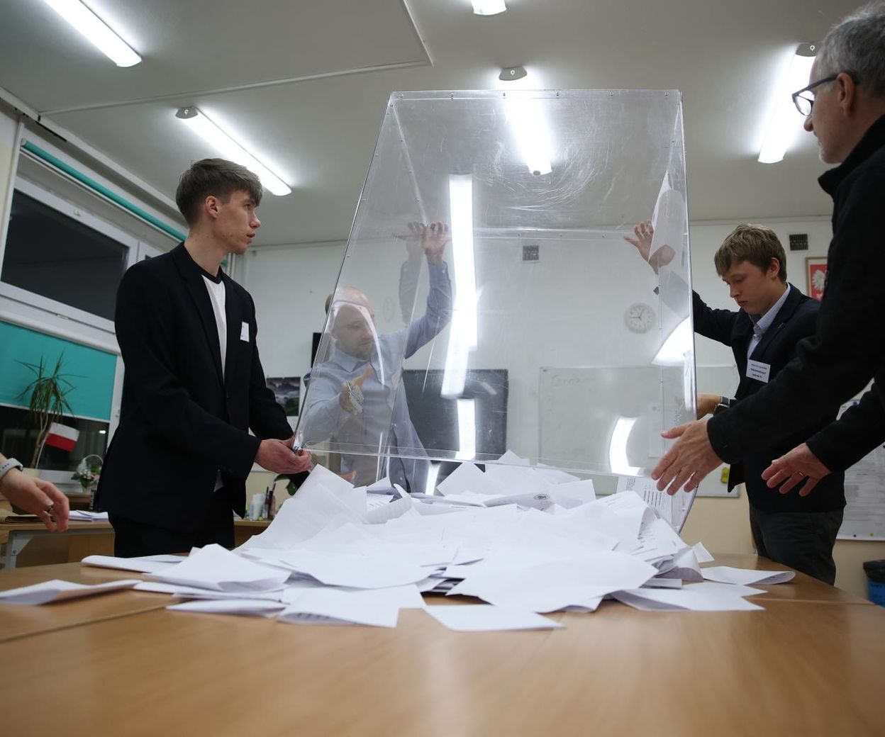 Wyniki wyborów prezydenckich: Kobiety za Trzaskowskim, mężczyźni za Nawrockim? Sprawdź, jak ...