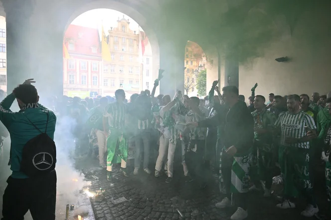 Kibice opanowali Wrocław. Tak wygląda stolica Dolnego Śląska w dniu finału Ligi Konferencji