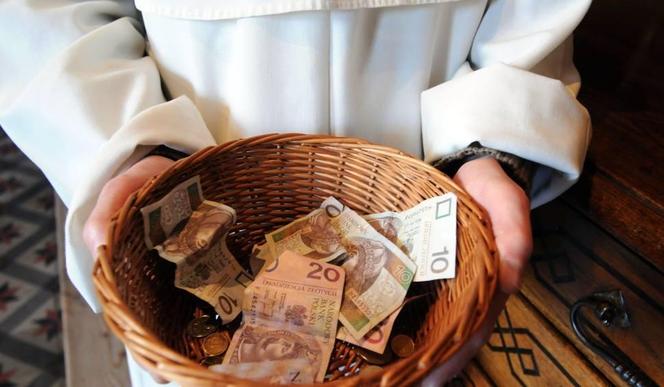 Ofiaromat, czyli taca na kartę. Jak działają elektroniczne datki w ...