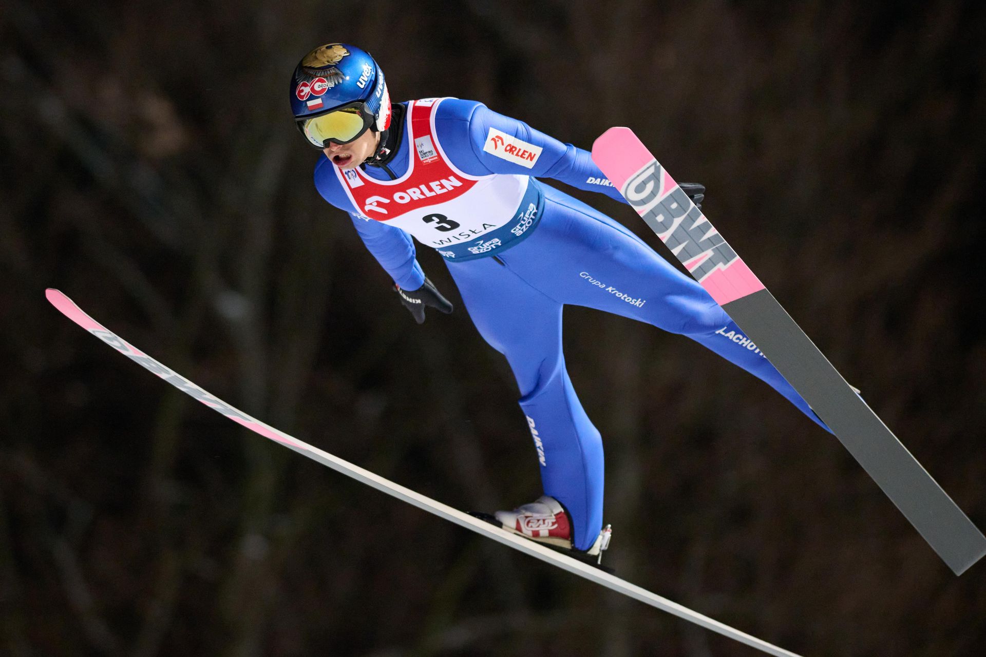 O której godzinie skoki dzisiaj w Wiśle? W niedzielę 17.08.2025 drugi ...