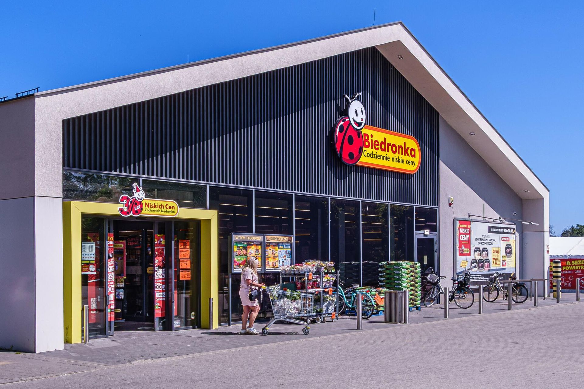 Promocje w Biedronce na nowy tydzień. Produkty na grilla, masło i ...