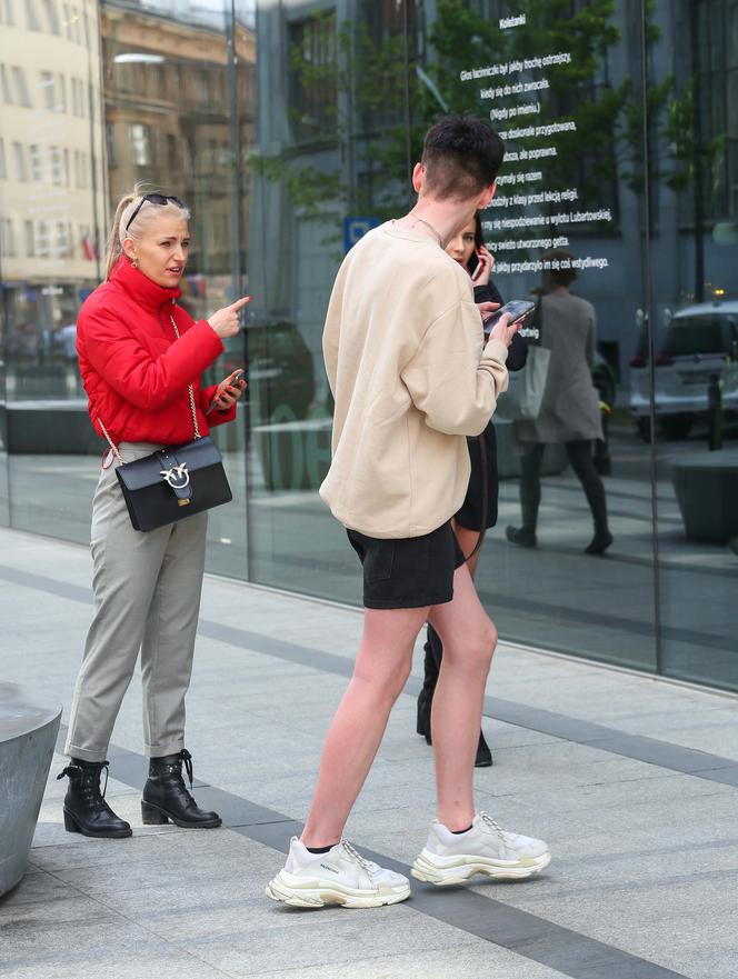 Idol nastolatek przyłapany przez paparazzi w stolicy! - Super Express Idol nastolatek przyłapany przez paparazzi w stolicy! - Super Express