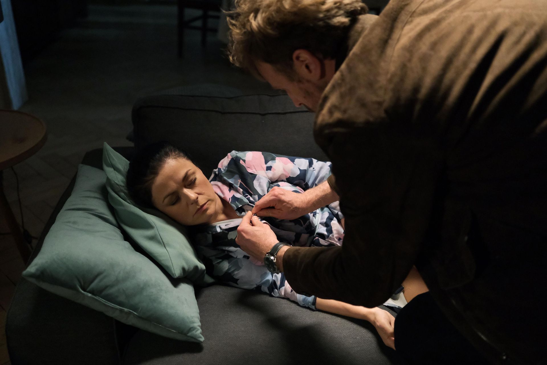 M jak miłość, odcinek 1883: Hoffman odurzy Kingę narkotykiem! Tak podle wykorzysta Zduńską ...