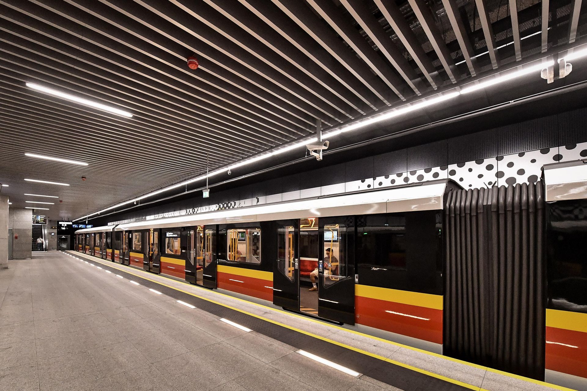 Metro w Warszawie z utrudnieniami. Co się dzieje? Wyłączono z ruchu 10 stacji - Warszawa Radio ESKA