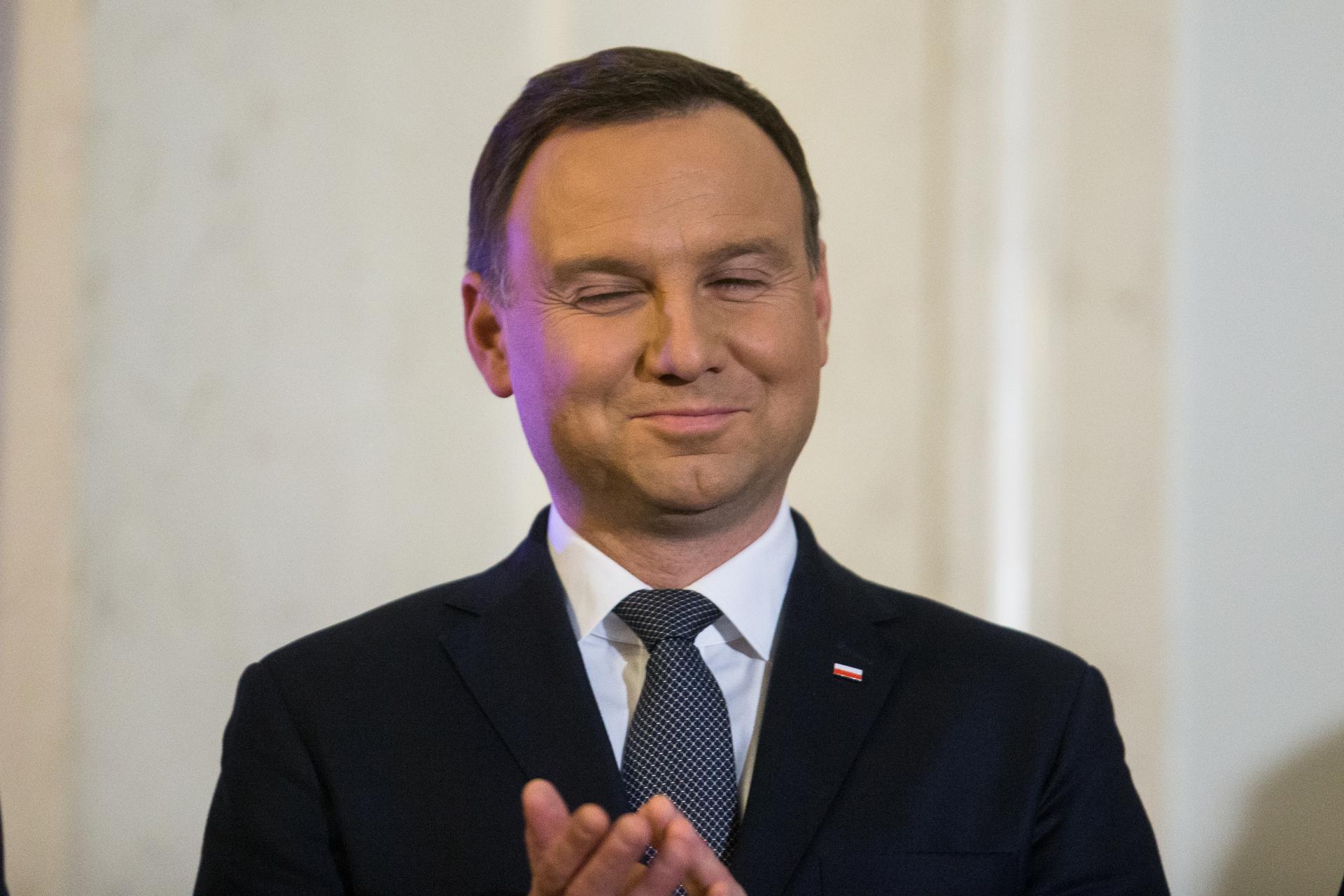 Duda wygrał wybory dzięki fałszywym internautom? Ta umowa go zdradziła ... Duda wygrał wybory dzięki fałszywym internautom? Ta umowa go zdradziła ...