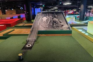 Zagrywki w Warszawie. Niezwykły bar z mini golfem, flipperami i karaoke ...