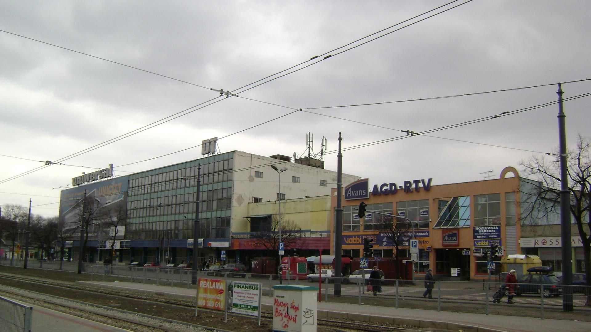 Tu łodzianie robili zakupy w okresie PRL-u. Pamiętacie te domy handlowe ...