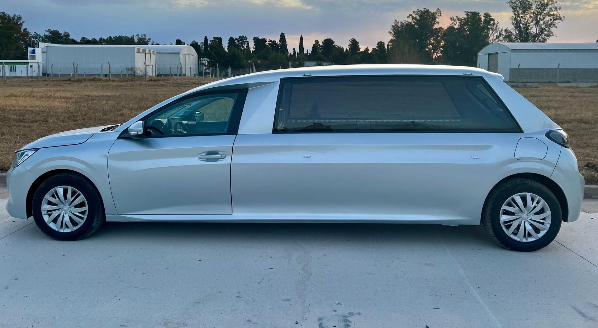 W ostatnią podróż miejskim autem. Ten Peugeot to najdziwniejszy karawan ...