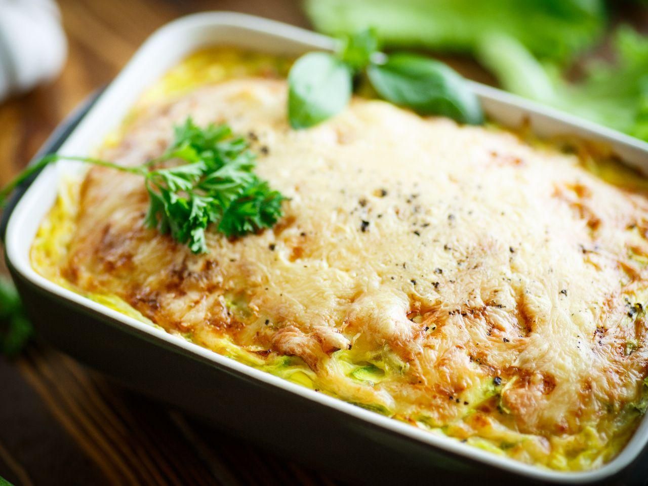 Najlepszą zapiekankę na wiosenny obiad robię z cukinii i tego sera. Jest gotowa w 30 minut ...