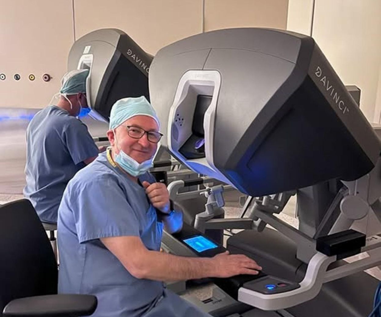 Lekarz z Rzeszowa w elicie chirurgii robotycznej! Jeden z dwóch w ...