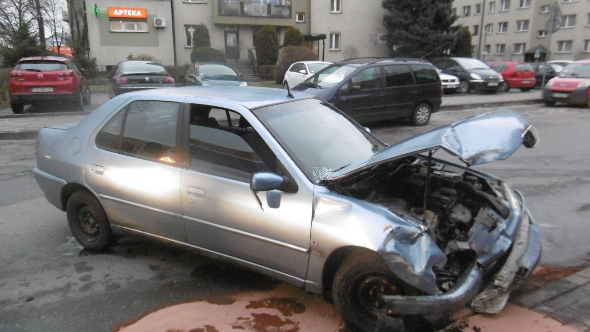 Tarnów: Szalony RAJD pijanego kierowcy. CUD że nikt nie ucierpiał [ZDJĘCIA] - Tarnów Radio ESKA