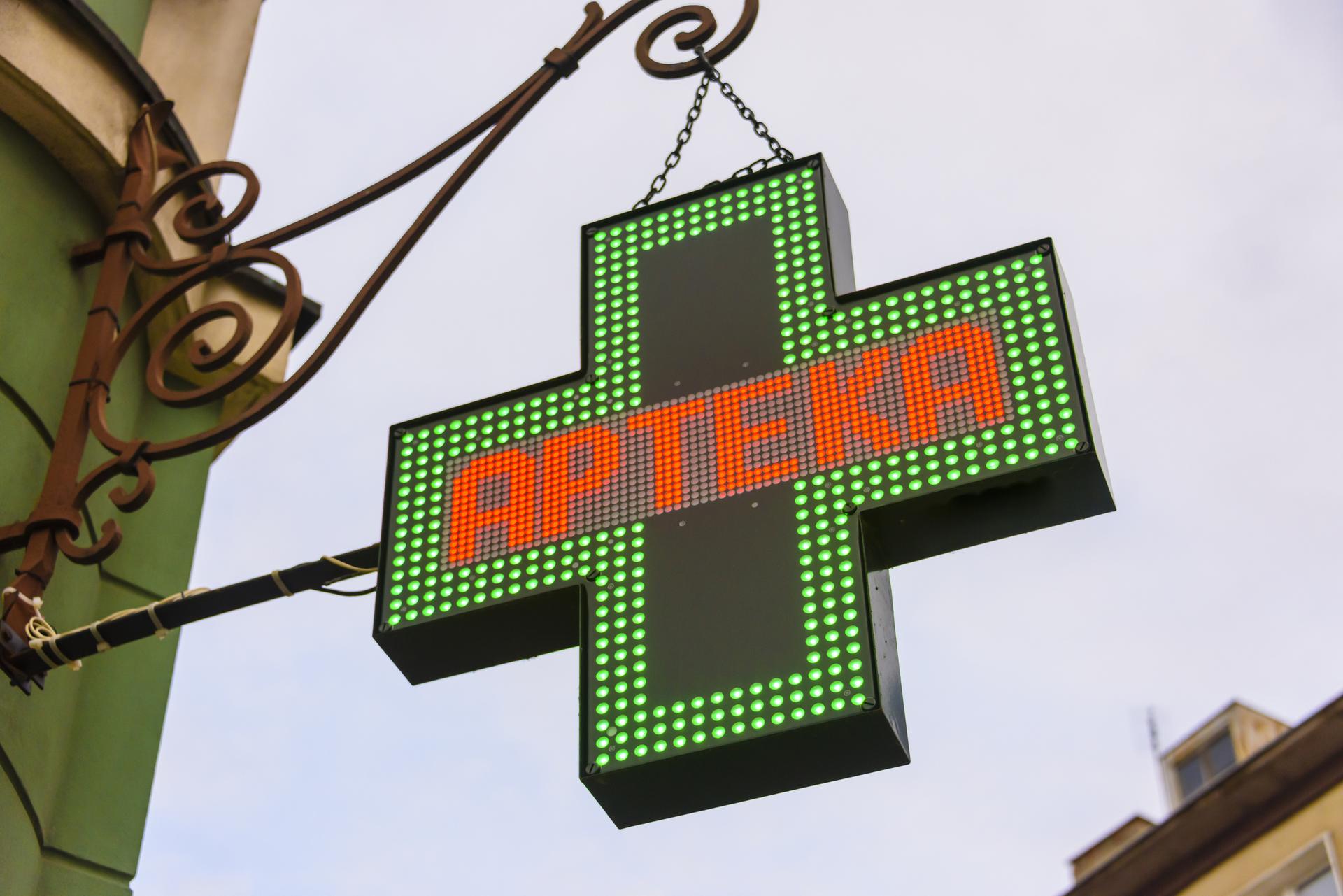 Pacjenci boją się zamykania aptek - Super Biznes