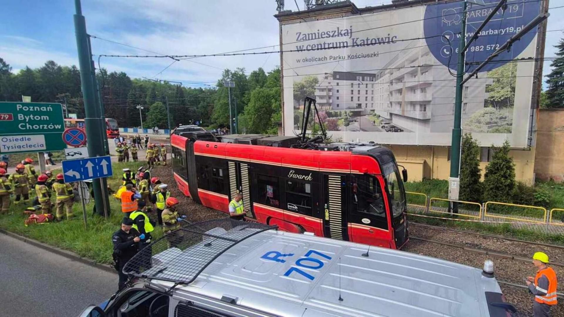W Katowicach wykoleił się tramwaj. Kilkanaście osób jest rannych - Śląskie Radio ESKA