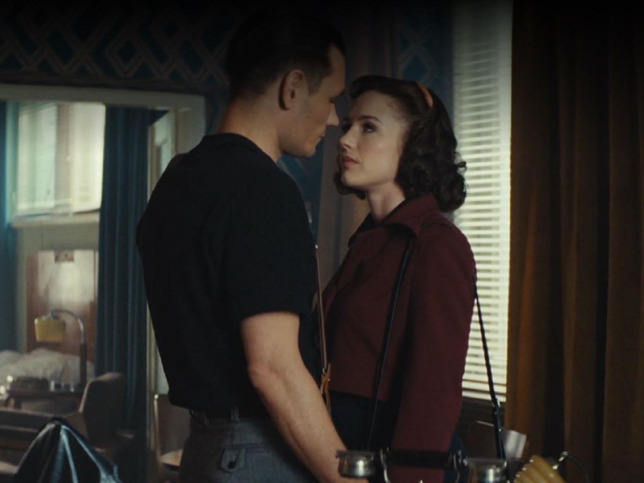 Zatoka szpiegów, odcinek 17: Eva da alibi Franzowi. Razem pokrzyżują ...