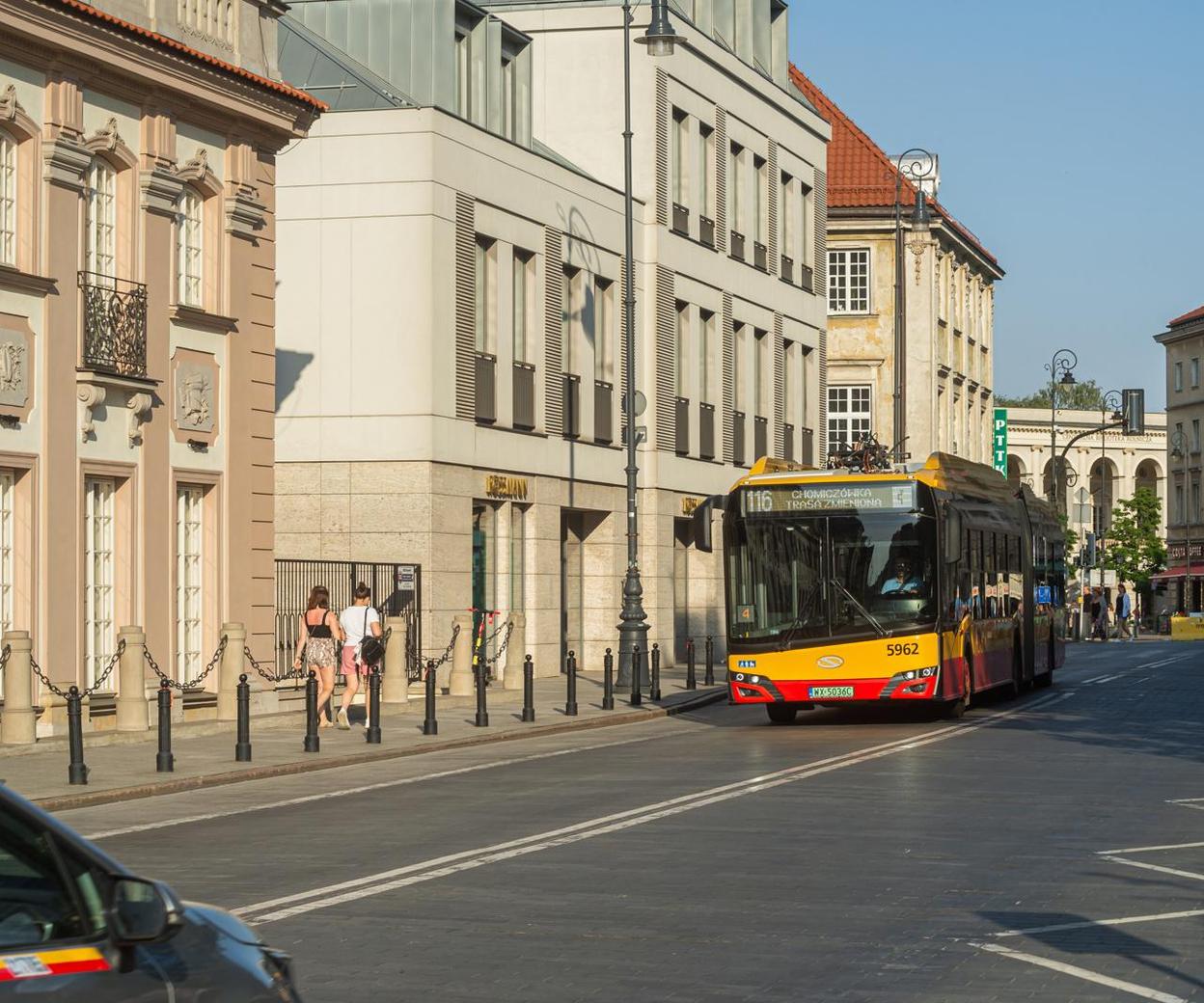 Studenci wracają na uniwersytety. Uwaga na zmiany w komunikacji miejskiej - Warszawa Radio ESKA
