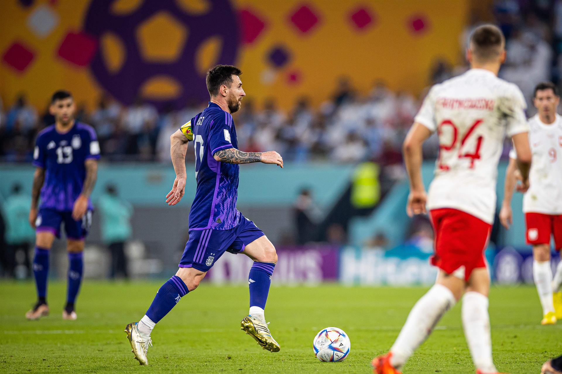 Polski piłkarz w jednej drużynie z Leo Messim! Francuzi nie zostawili ...