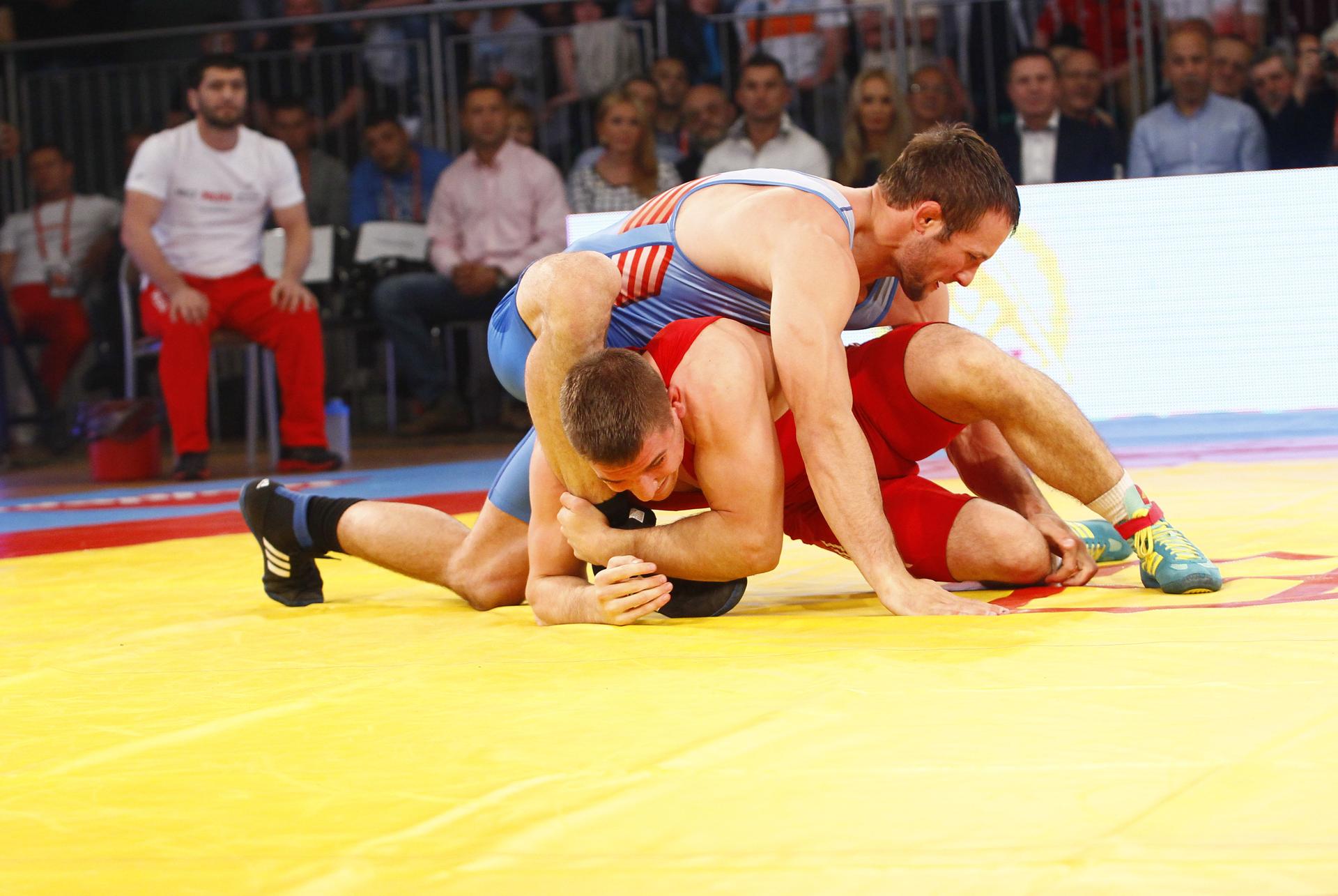 Nie dla nas złoto. Dziewięć medali zapaśników w ME w Warszawie. Mateusz Bernatek w srebrze ...