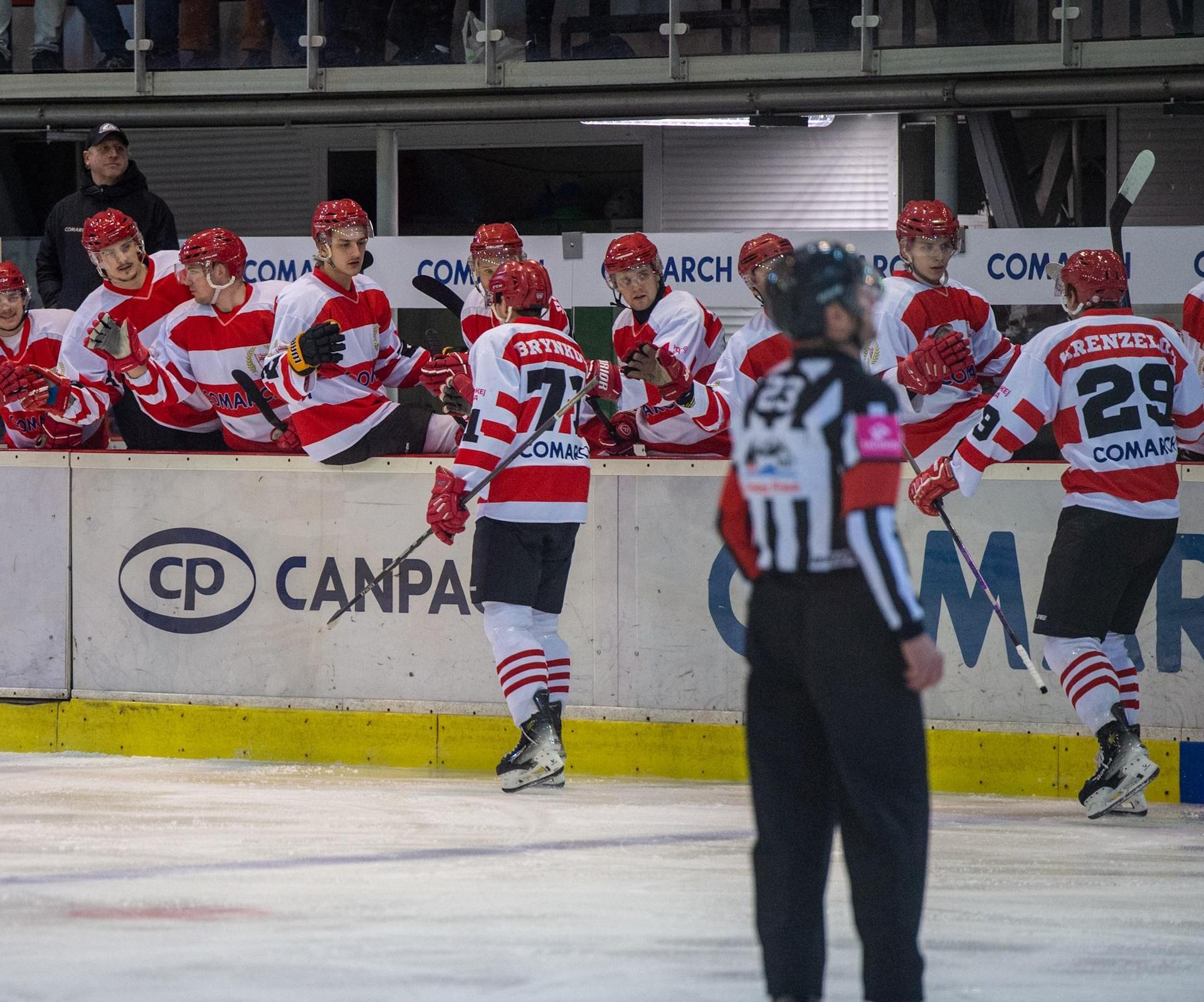 Comarch Cracovia. Teddy Bear Toss przy Siedleckiego. Na tafle znów ...