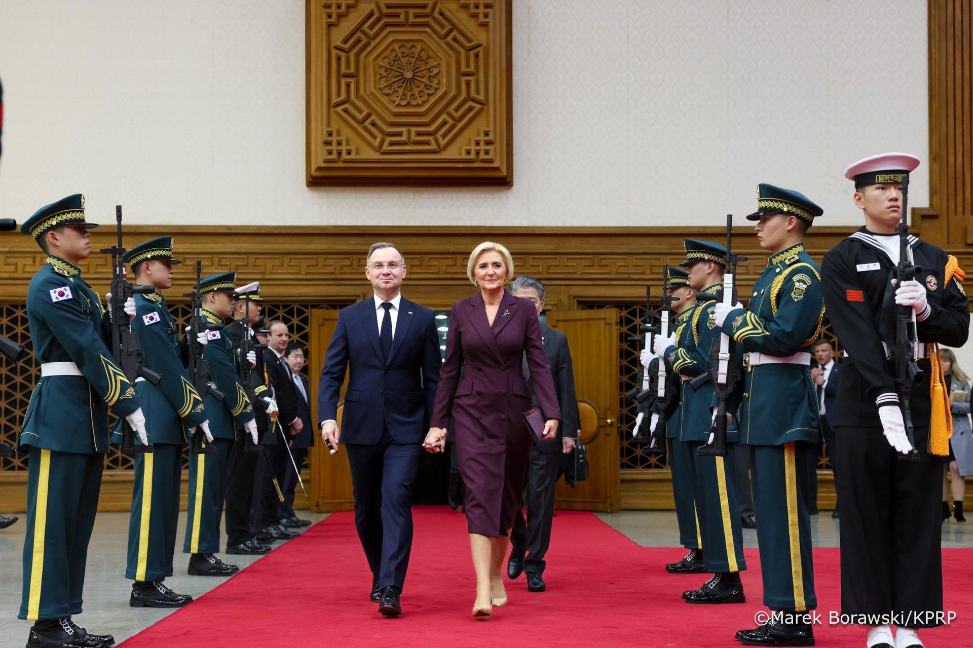 Balon eksplodował nad pałacem w Seulu. Tego dnia był tam prezydent Duda ...