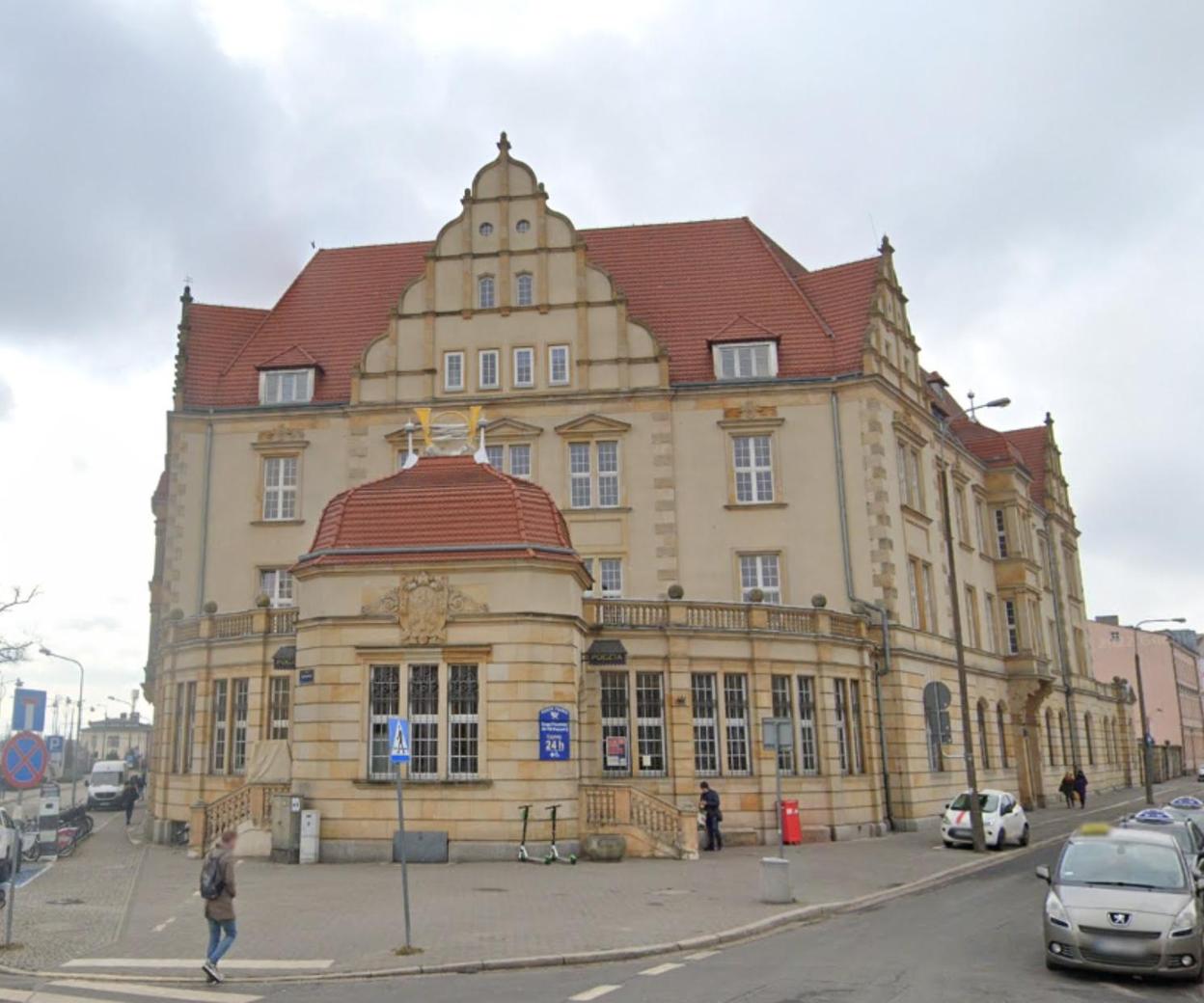 Poznań: Groza na poczcie przy ul. Grunwaldzkiej. Kobieta spędziła tam całą noc - Poznań Radio ESKA