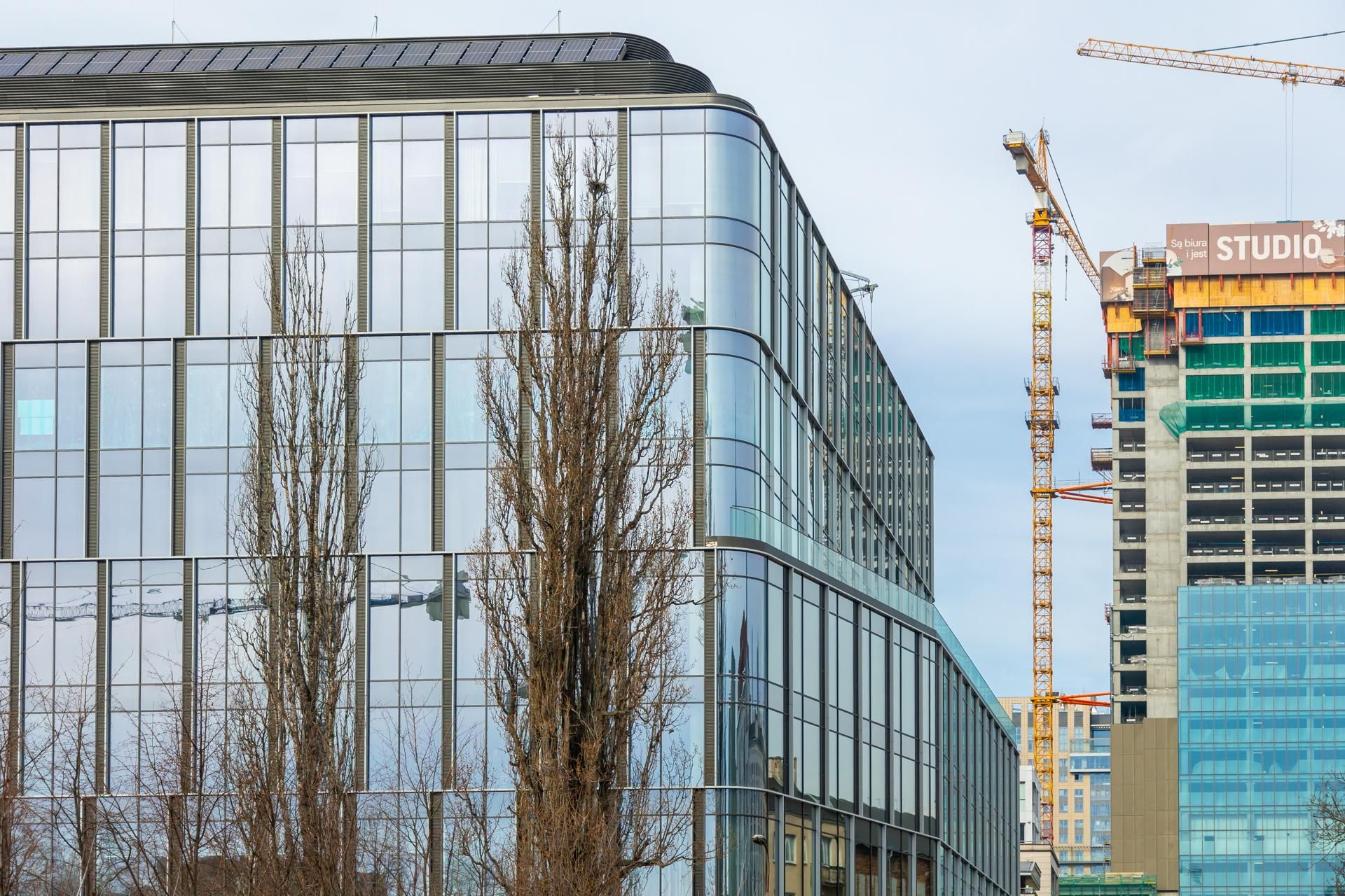 The Form – nowy biurowiec na Woli. Nietypowa architektura, trzy tarasy i widok na park ...