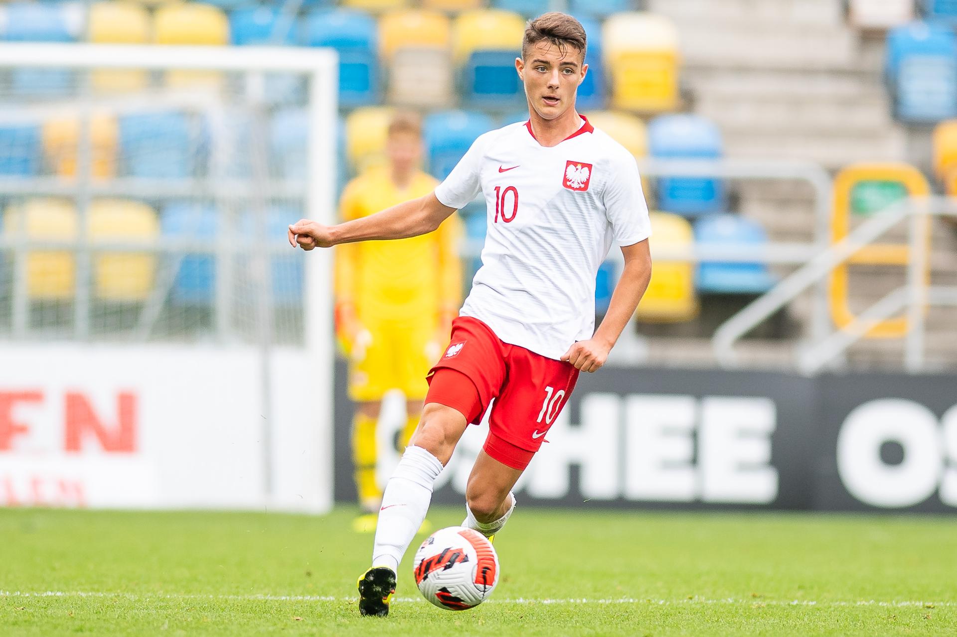 Kacper Urbański walczy o swą przyszłość na włoskich boiskach. I wciąż ...