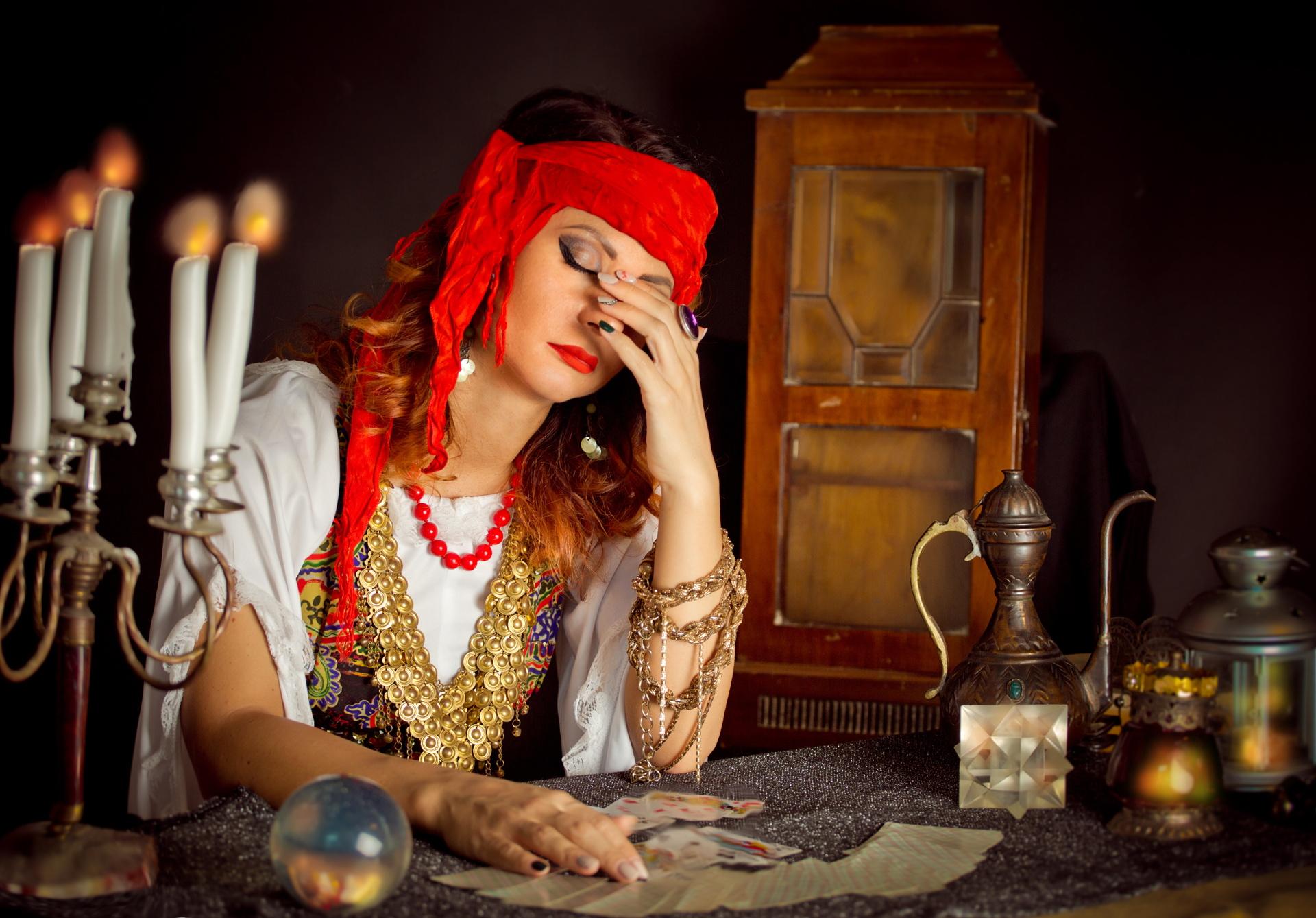 Przepowiednia od Starej Cyganki sprawi, że przejdą Cię ciarki. Jeden ...