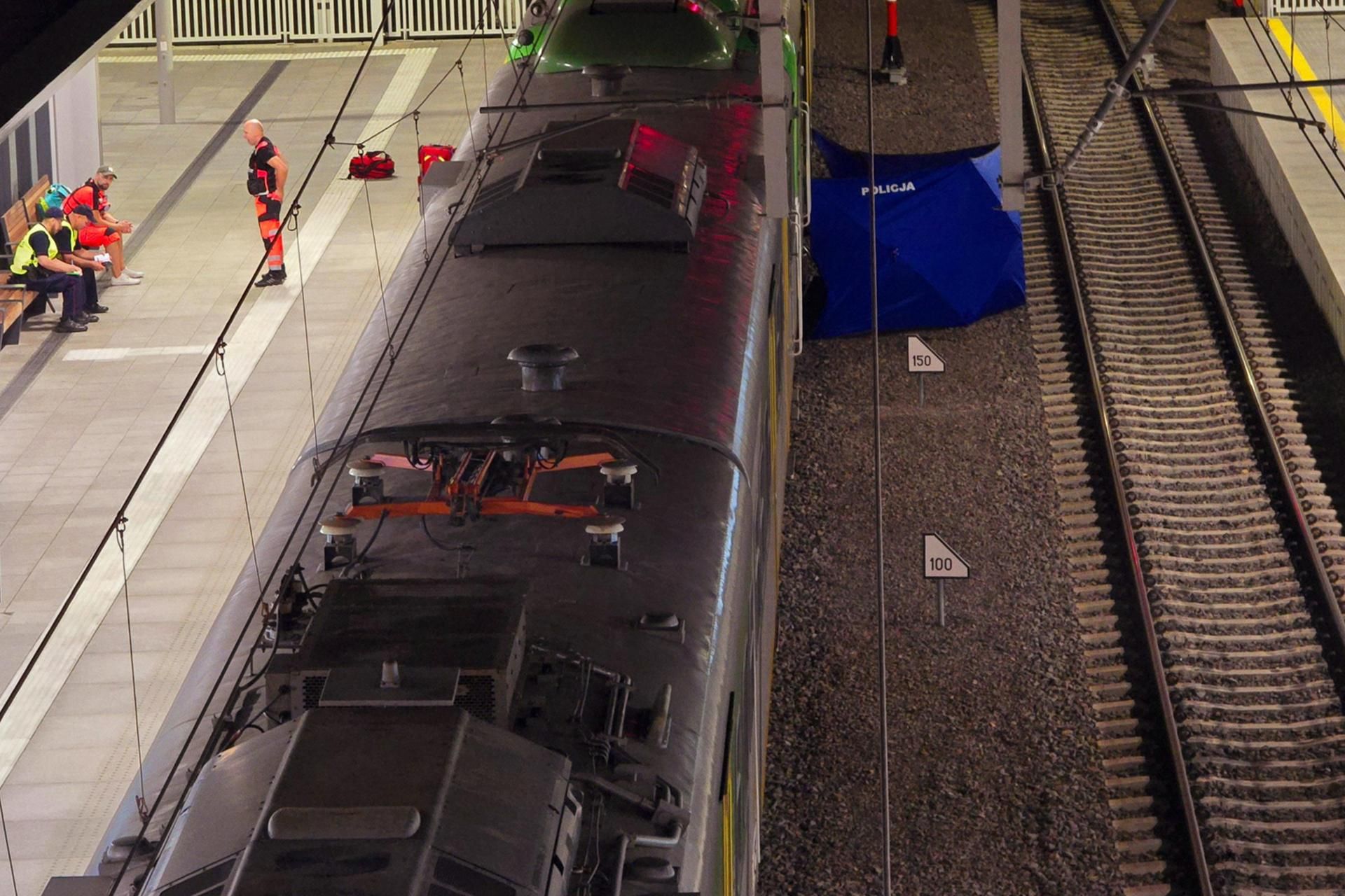 Tragedia na dworcu Warszawa Zachodnia. Nie żyje młody chłopak. Okoliczności jego śmierci bada ...