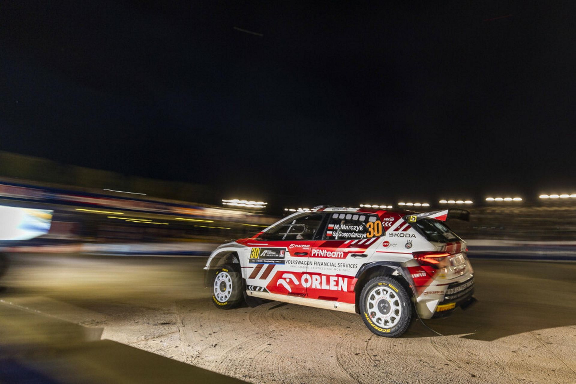 Polski kierowca pobił rekord Guinnessa. Trudno uwierzyć, że to się udało - Super Sport