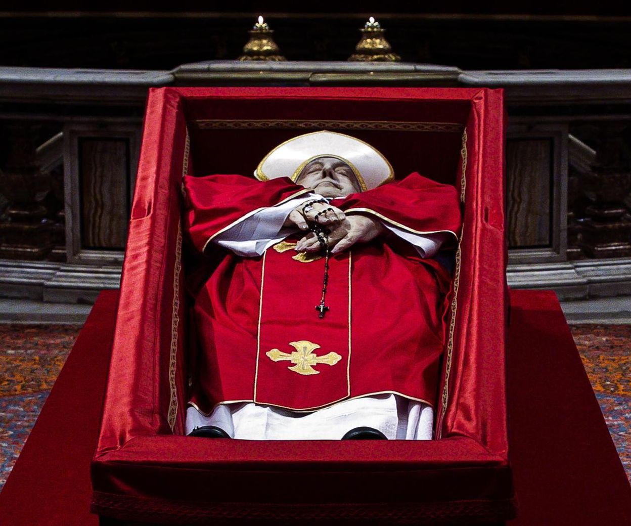 Jak ciało papieża Franciszka nie uległo rozkładowi? Ekspert tłumaczy ...