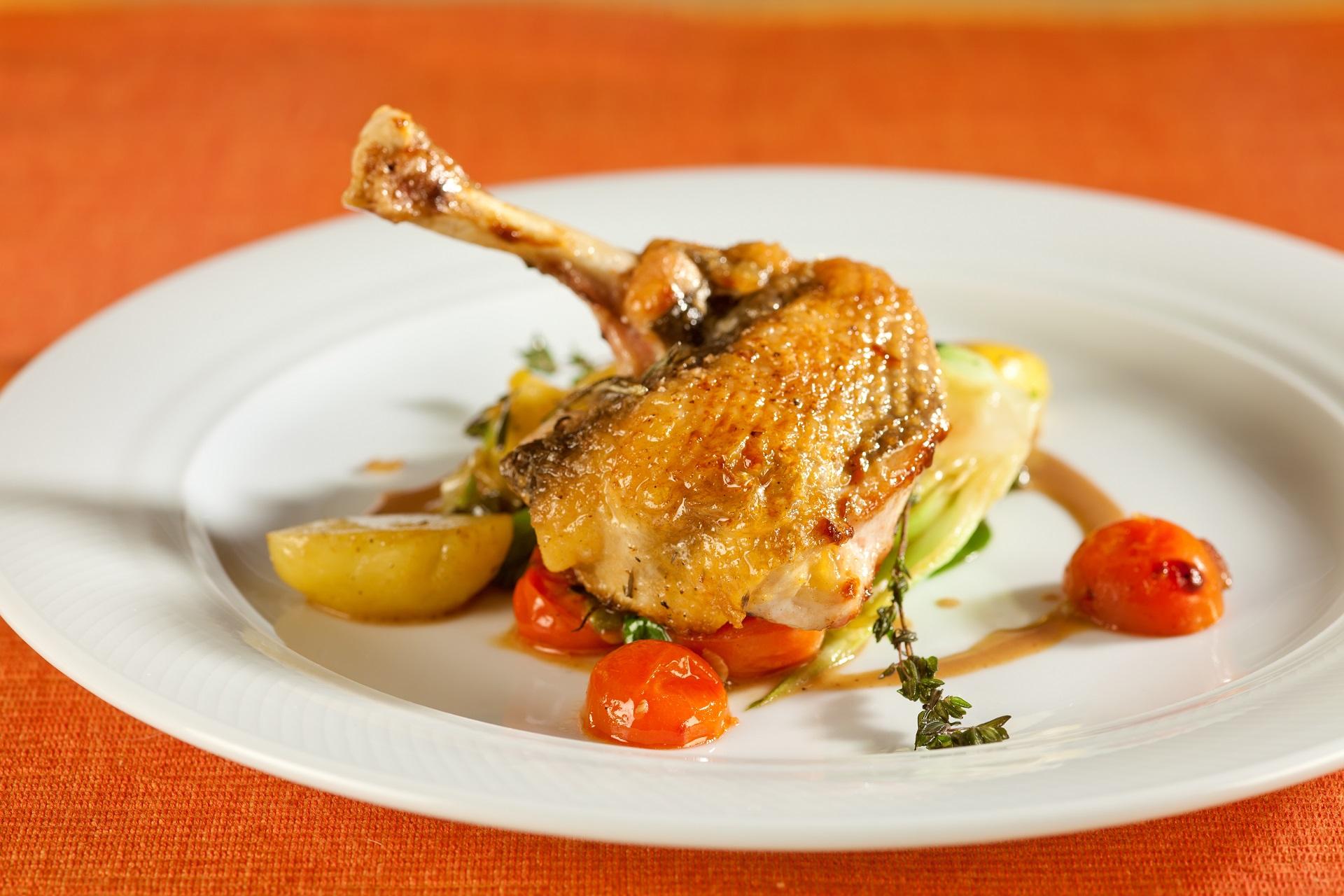 Soczysta perliczka nadziewana owocami z nalewki - Beszamel.pl