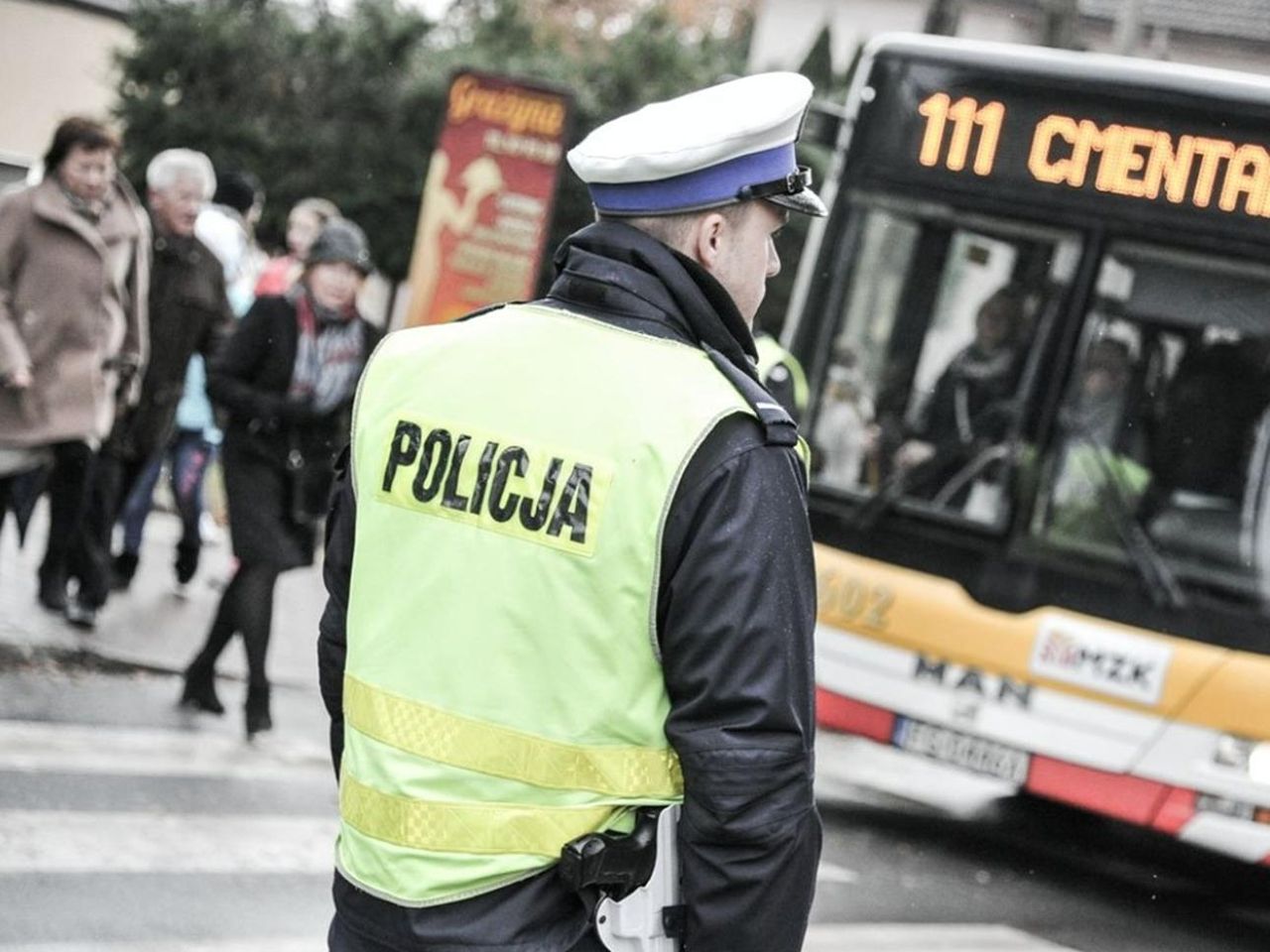 Akcja Znicz 2025: Kontrole drogowe, mandaty, policja na Wszystkich ...