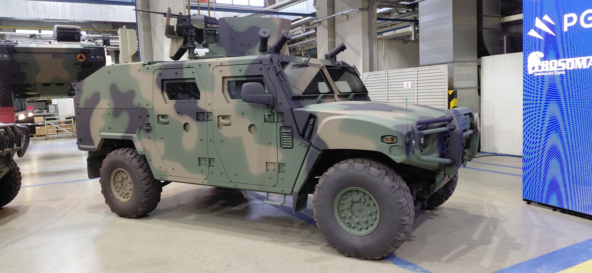 Umowa na ponad 1200 pojazdów Legwan 4x4. Pancerny następca Honkera ...