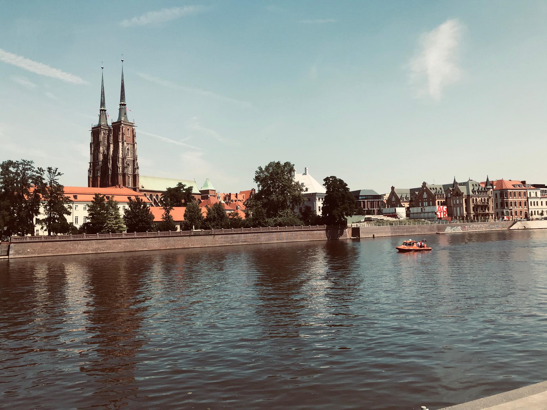 Koalicja Ratujmy Rzeki protestuje przeciwko niszczeniu Odry. Złożyli ...