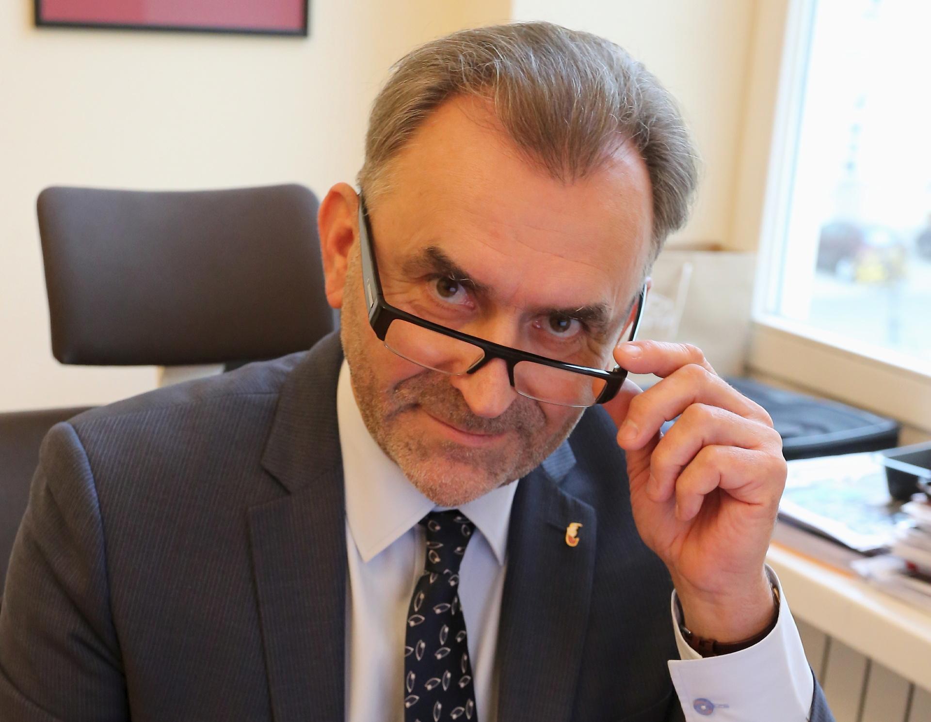 Karpiński wyszedł z aresztu! Tyle zarobi w Brukseli jak europoseł ...