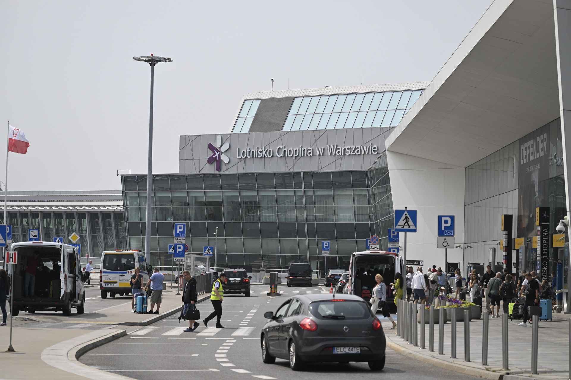 Pilna ewakuacja lotniska Chopina w Warszawie. „Brak możliwości wjazdu” - Warszawa, Super Express