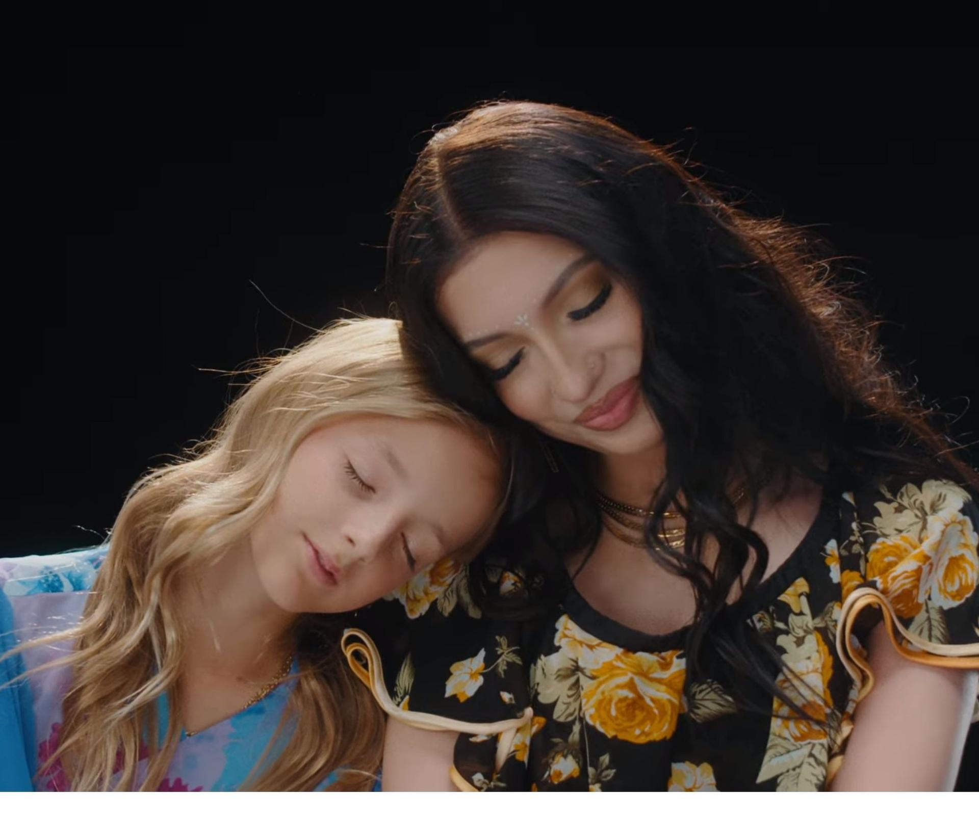 Fanka Viki Gabor zapłaciła 30 tys. za udział w klipie. Cała kwota poszła na szczytny cel! - ESKA.pl